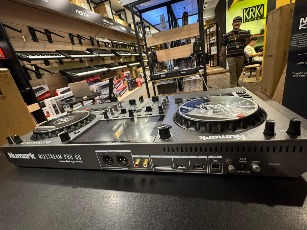 [DISPLAY UNIT] Numark Mixstream Pro Go Battery-Powered Standalone DJ ...